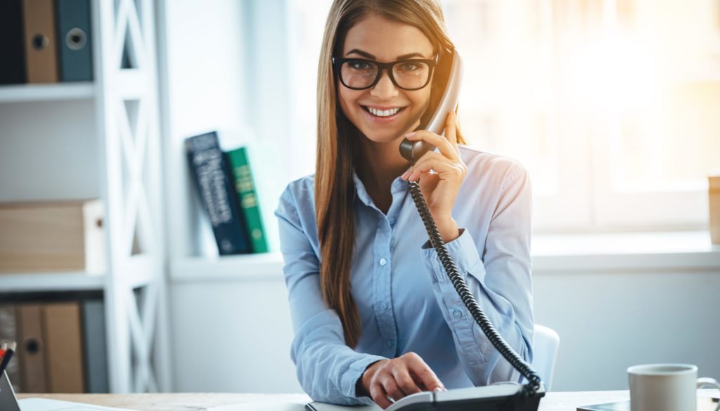 How do I speak while on the phone? Learn the most essential English ...