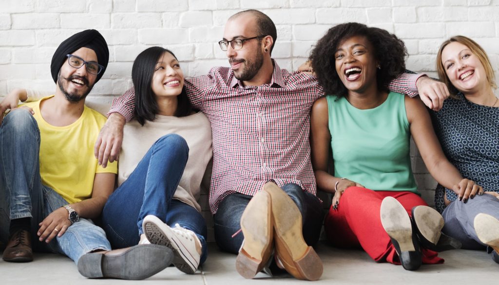 Listen to the Dialogue: The Colors - Learn English with lingoneo